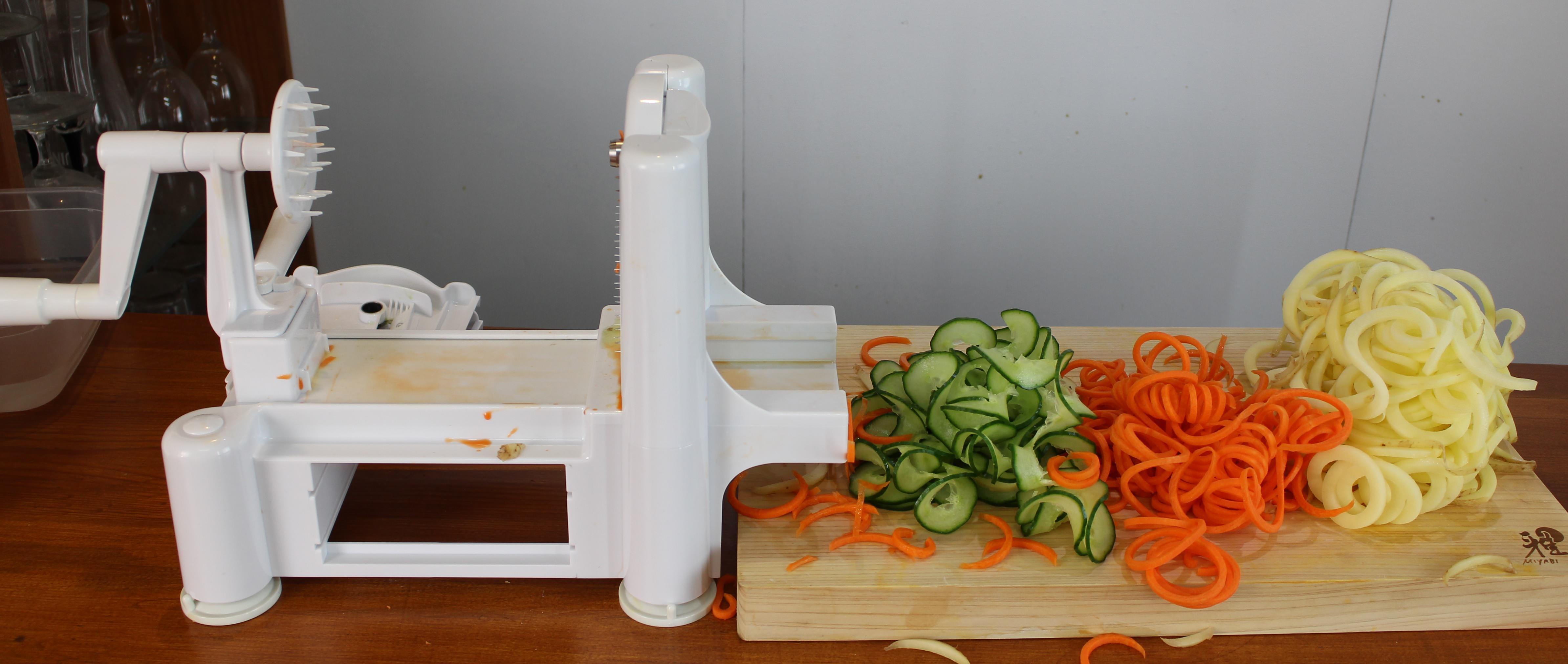 Carrot slinky cucumber garnish recipe | Make Sushi